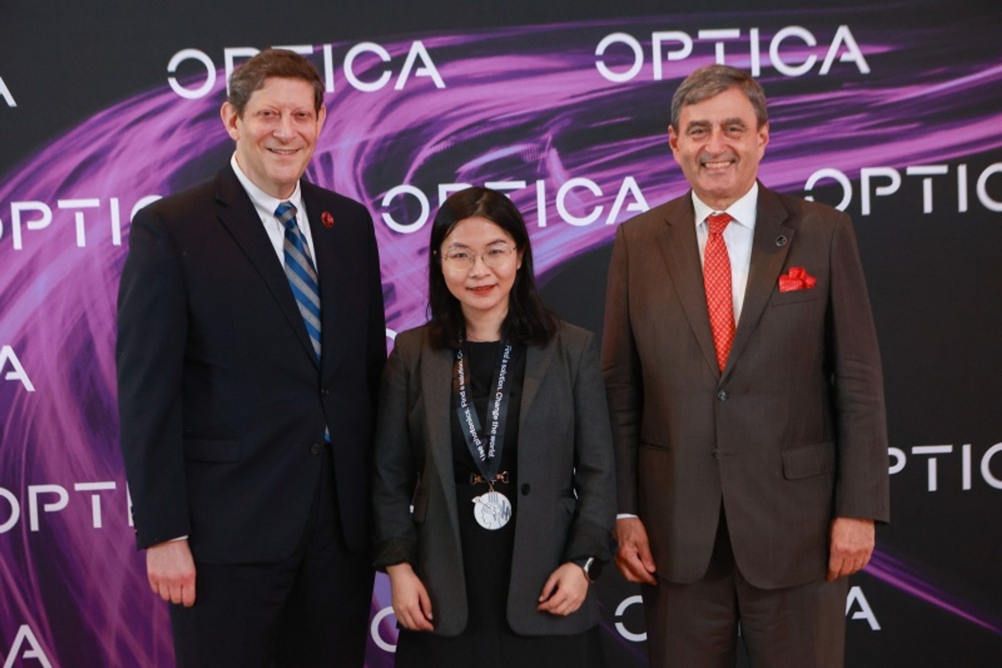 Fei Xia wins Optica Foundation Challenge to develop smart microscope - Laboratoire Kastler Brossel